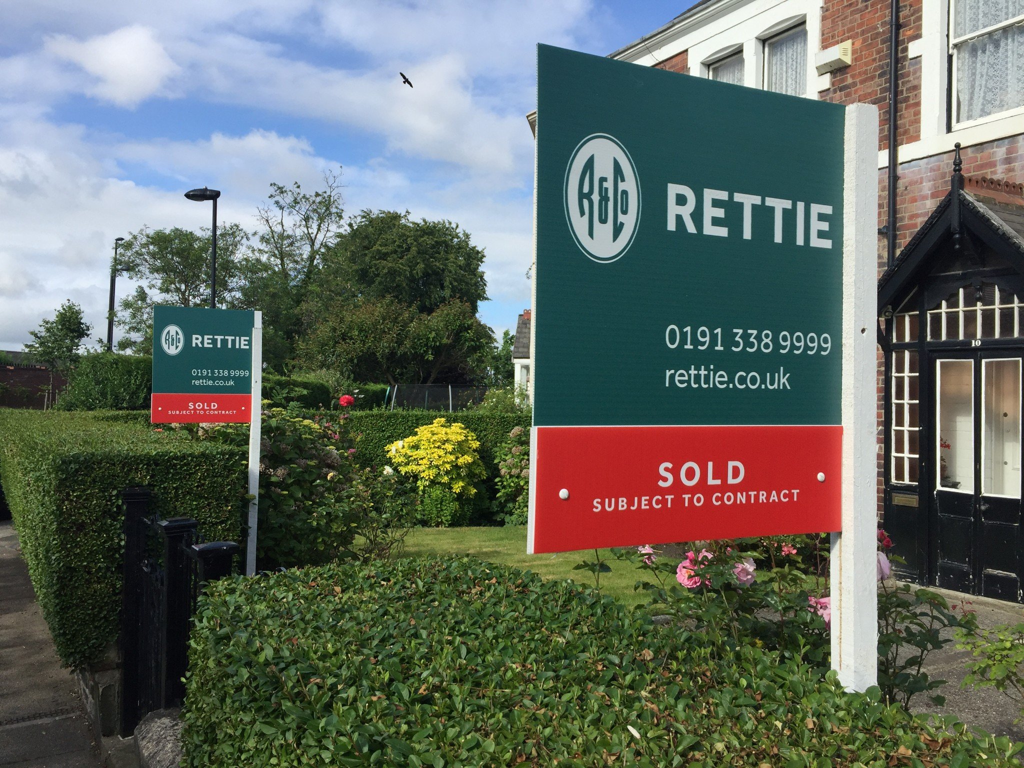 Our guide to Selling your Property in England | Rettie